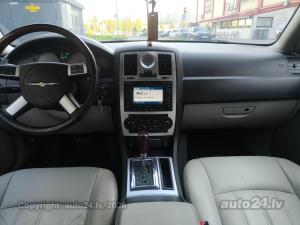 Melns Chrysler 300C 2007 Tallina, ar dzinēja tilpumu 3.00 L un nobraukumu 290 tūkst. km par 2999 €, foto 10 vietnē AUTOMOTO.COM.LV