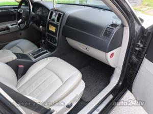 Melns Chrysler 300C 2007 Tallina, ar dzinēja tilpumu 3.00 L un nobraukumu 290 tūkst. km par 2999 €, foto 11 vietnē AUTOMOTO.COM.LV