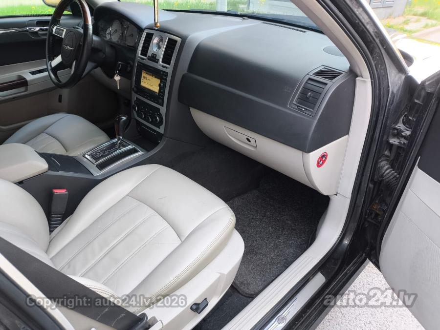 Melns Chrysler 300C 2007 Tallina, ar dzinēja tilpumu 3.00 L un nobraukumu 290 tūkst. km par 2999 €, foto 11 vietnē AUTOMOTO.COM.LV
