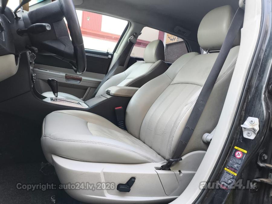 Melns Chrysler 300C 2007 Tallina, ar dzinēja tilpumu 3.00 L un nobraukumu 290 tūkst. km par 2999 €, foto 12 vietnē AUTOMOTO.COM.LV