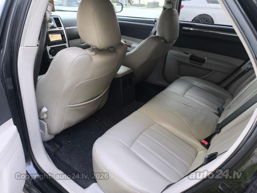 Melns Chrysler 300C 2007 Tallina, ar dzinēja tilpumu 3.00 L un nobraukumu 290 tūkst. km par 2999 €, foto 13 vietnē AUTOMOTO.COM.LV