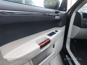 Melns Chrysler 300C 2007 Tallina, ar dzinēja tilpumu 3.00 L un nobraukumu 290 tūkst. km par 2999 €, foto 15 vietnē AUTOMOTO.COM.LV