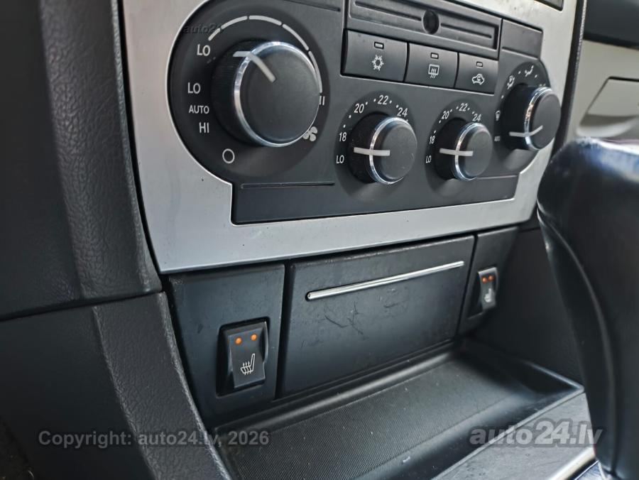 Melns Chrysler 300C 2007 Tallina, ar dzinēja tilpumu 3.00 L un nobraukumu 290 tūkst. km par 2999 €, foto 17 vietnē AUTOMOTO.COM.LV