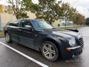Melns Chrysler 300C 2007 Tallina, ar dzinēja tilpumu 3.00 L un nobraukumu 369 tūkst. km par 990 €, foto  vietnē AUTOMOTO.COM.LV