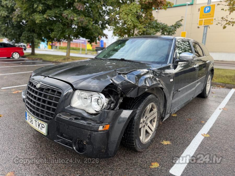 Melns Chrysler 300C 2007 Tallina, ar dzinēja tilpumu 3.00 L un nobraukumu 369 tūkst. km par 990 €, foto 4 vietnē AUTOMOTO.COM.LV