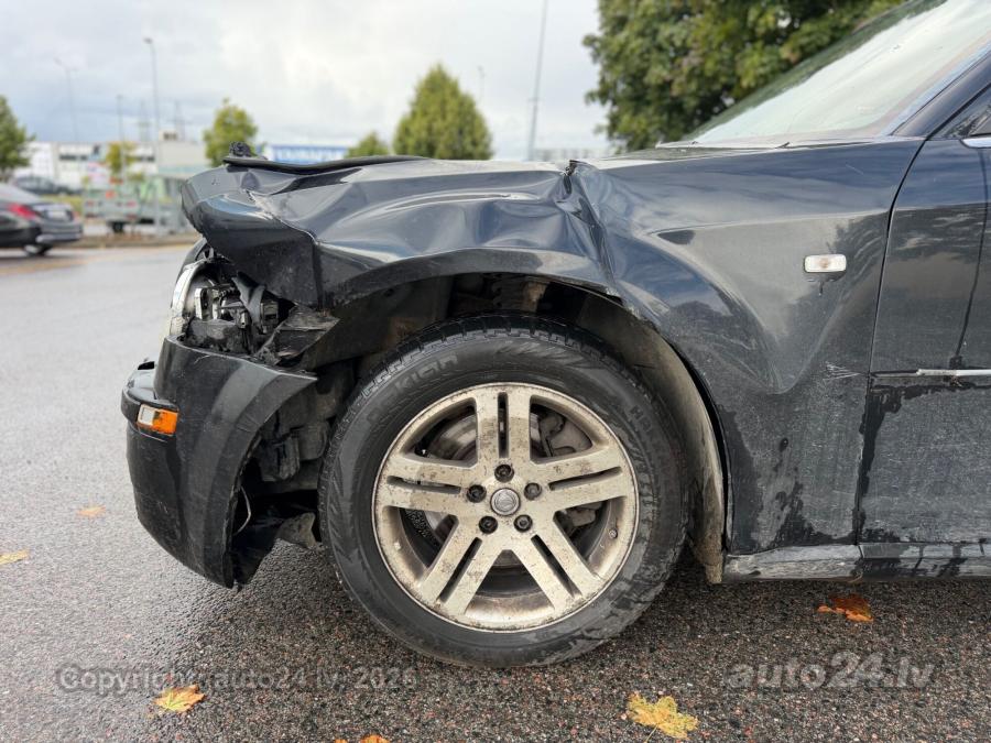 Melns Chrysler 300C 2007 Tallina, ar dzinēja tilpumu 3.00 L un nobraukumu 369 tūkst. km par 990 €, foto 5 vietnē AUTOMOTO.COM.LV