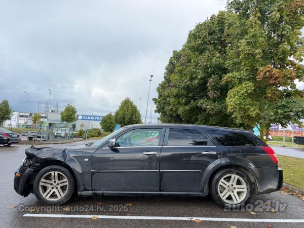 Melns Chrysler 300C 2007 Tallina, ar dzinēja tilpumu 3.00 L un nobraukumu 369 tūkst. km par 990 €, foto 5 vietnē AUTOMOTO.COM.LV