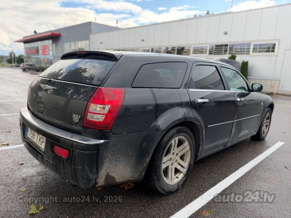 Melns Chrysler 300C 2007 Tallina, ar dzinēja tilpumu 3.00 L un nobraukumu 369 tūkst. km par 990 €, foto 7 vietnē AUTOMOTO.COM.LV