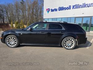Melns Chrysler 300C 2008 Tartu, ar dzinēja tilpumu 3.00 L un nobraukumu 413 tūkst. km par 4999 €, foto  vietnē AUTOMOTO.COM.LV