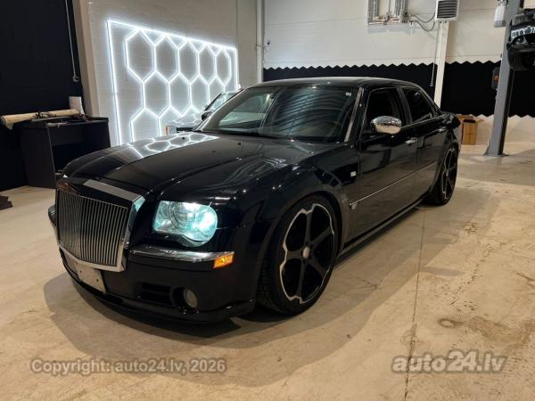 Black Chrysler 300C 2005 in Tallinn, with an engine capacity of 5.70 L and mileage of 88 thousand km for 8700 €, photo 2 on AUTOMOTO.COM.LV