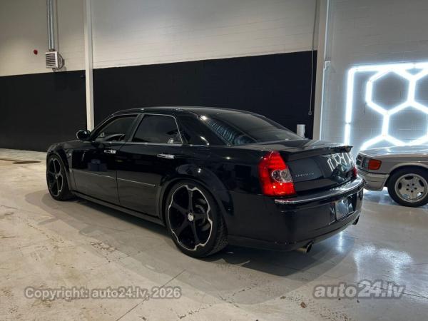 Black Chrysler 300C 2005 in Tallinn, with an engine capacity of 5.70 L and mileage of 88 thousand km for 8700 €, photo 3 on AUTOMOTO.COM.LV