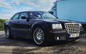 Melns Chrysler 300C 2005 Tallina, ar dzinēja tilpumu 3.50 L un nobraukumu 274 tūkst. km par 1700 €, foto  vietnē AUTOMOTO.COM.LV