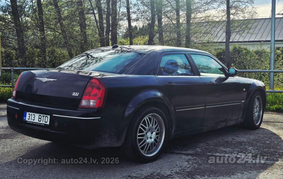 Черный Крайслер 300C 2005 в Таллин, объемом двигателя 3.50 л и пробегом 274 тыс. км за 1700 €, фото 3 на AUTOMOTO.COM.LV