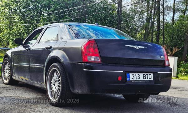 Black Chrysler 300C 2005 in Tallinn, with an engine capacity of 3.50 L and mileage of 274 thousand km for 1700 €, photo 3 on AUTOMOTO.COM.LV