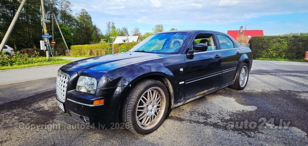 Black Chrysler 300C 2005 in Tallinn, with an engine capacity of 3.50 L and mileage of 274 thousand km for 1700 €, photo 4 on AUTOMOTO.COM.LV