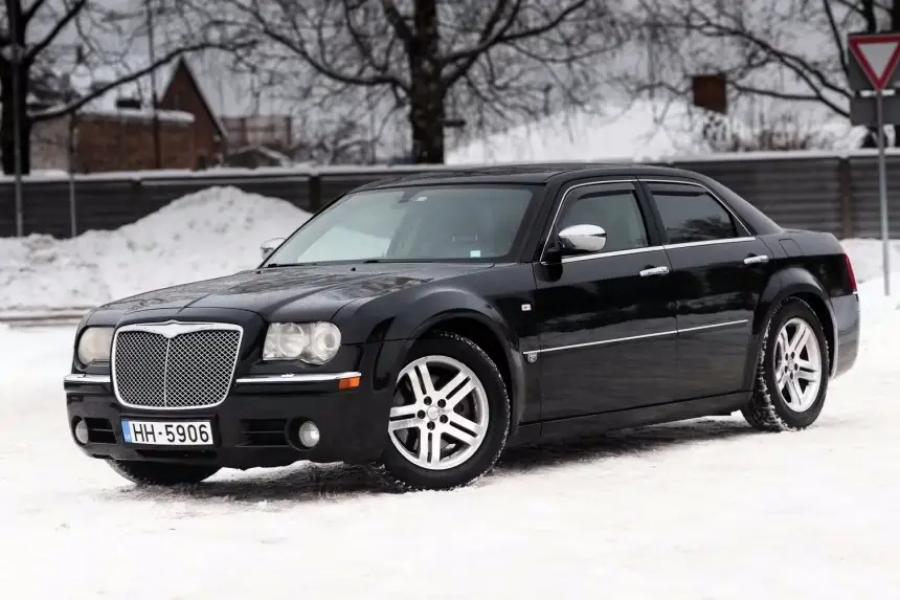 Черный Крайслер 300C 2005 в Елгава, объемом двигателя 3.50 л и пробегом 145 тыс. км за 3700 €, фото 3 на AUTOMOTO.COM.LV