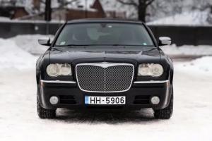 Черный Крайслер 300C 2005 в Елгава, объемом двигателя 3.50 л и пробегом 145 тыс. км за 3700 €, фото 4 на AUTOMOTO.COM.LV
