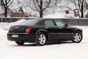 Черный Крайслер 300C 2005 в Елгава, объемом двигателя 3.50 л и пробегом 145 тыс. км за 3700 €, фото 5 на AUTOMOTO.COM.LV
