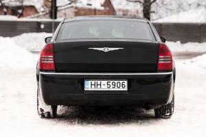 Черный Крайслер 300C 2005 в Елгава, объемом двигателя 3.50 л и пробегом 145 тыс. км за 3700 €, фото 7 на AUTOMOTO.COM.LV