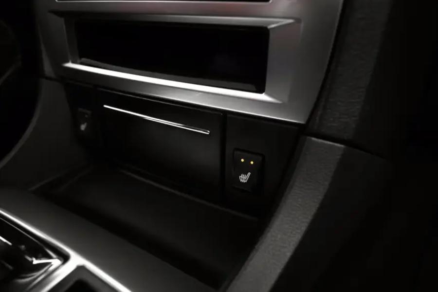 Черный Крайслер 300C 2005 в Елгава, объемом двигателя 3.50 л и пробегом 145 тыс. км за 3700 €, фото 16 на AUTOMOTO.COM.LV