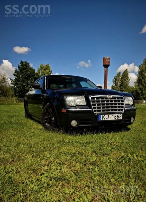Черный Крайслер 300C 2005 в Рига, объемом двигателя 3.50 л и пробегом 327 тыс. км за 2100 €, фото 1 на AUTOMOTO.COM.LV