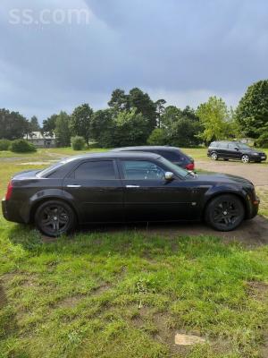 Black Chrysler 300C 2006 in Liepaja, with an engine capacity of 3.00 L and mileage of 353 thousand km for 1500 €, photo 3 on AUTOMOTO.COM.LV