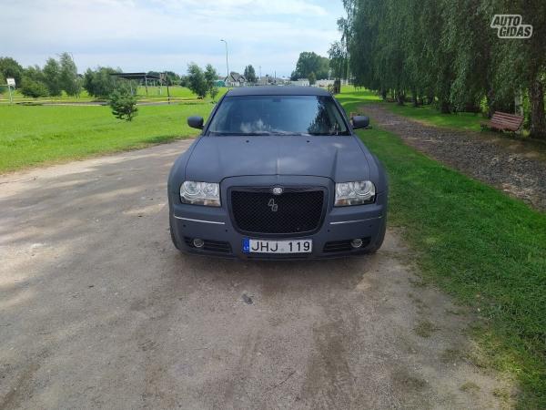 Melns Chrysler 300C 2006 Kretinga, ar dzinēja tilpumu 3.50 L un nobraukumu 45 tūkst. km par 2000 €, foto 10 vietnē AUTOMOTO.COM.LV
