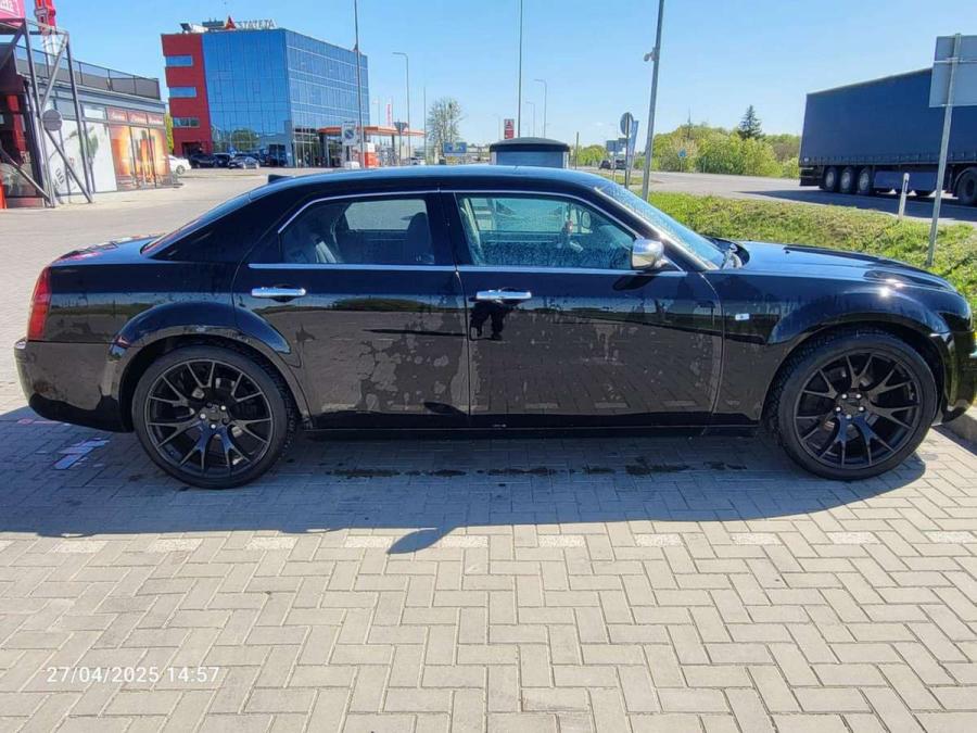 Черный Крайслер 300C 2006 в Алитус, объемом двигателя 3.00 л и пробегом 350 тыс. км за 2000 €, фото 3 на AUTOMOTO.COM.LV