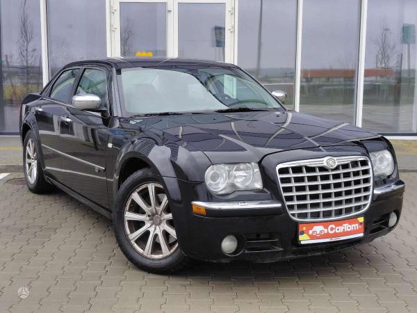 Melns Chrysler 300C 2007 Viļņa, ar dzinēja tilpumu 5.65 L un nobraukumu 146 tūkst. km par 3000 €, foto 1 vietnē AUTOMOTO.COM.LV