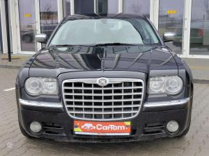 Melns Chrysler 300C 2007 Viļņa, ar dzinēja tilpumu 5.65 L un nobraukumu 146 tūkst. km par 3000 €, foto 2 vietnē AUTOMOTO.COM.LV