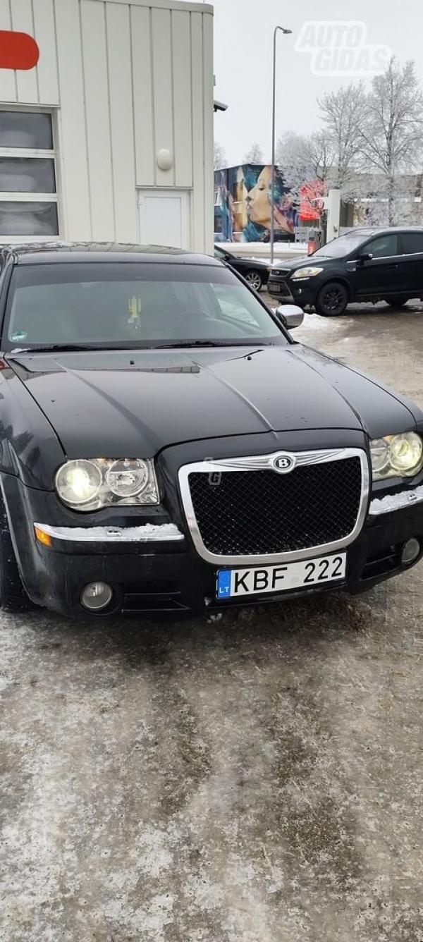 Melns Chrysler 300C 2007 Kaišiadorys, ar dzinēja tilpumu 3.00 L un nobraukumu 280 tūkst. km par 3700 €, foto 1 vietnē AUTOMOTO.COM.LV