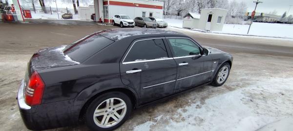 Melns Chrysler 300C 2007 Kaišiadorys, ar dzinēja tilpumu 3.00 L un nobraukumu 280 tūkst. km par 3700 €, foto 5 vietnē AUTOMOTO.COM.LV