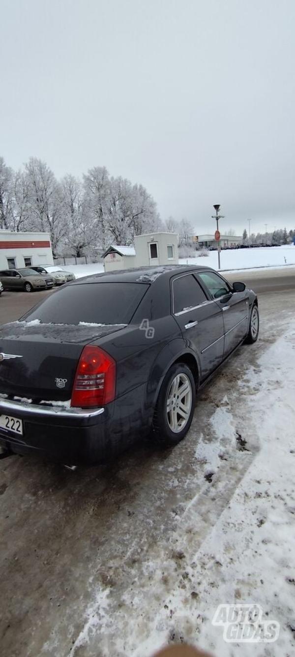 Melns Chrysler 300C 2007 Kaišiadorys, ar dzinēja tilpumu 3.00 L un nobraukumu 280 tūkst. km par 3700 €, foto 6 vietnē AUTOMOTO.COM.LV