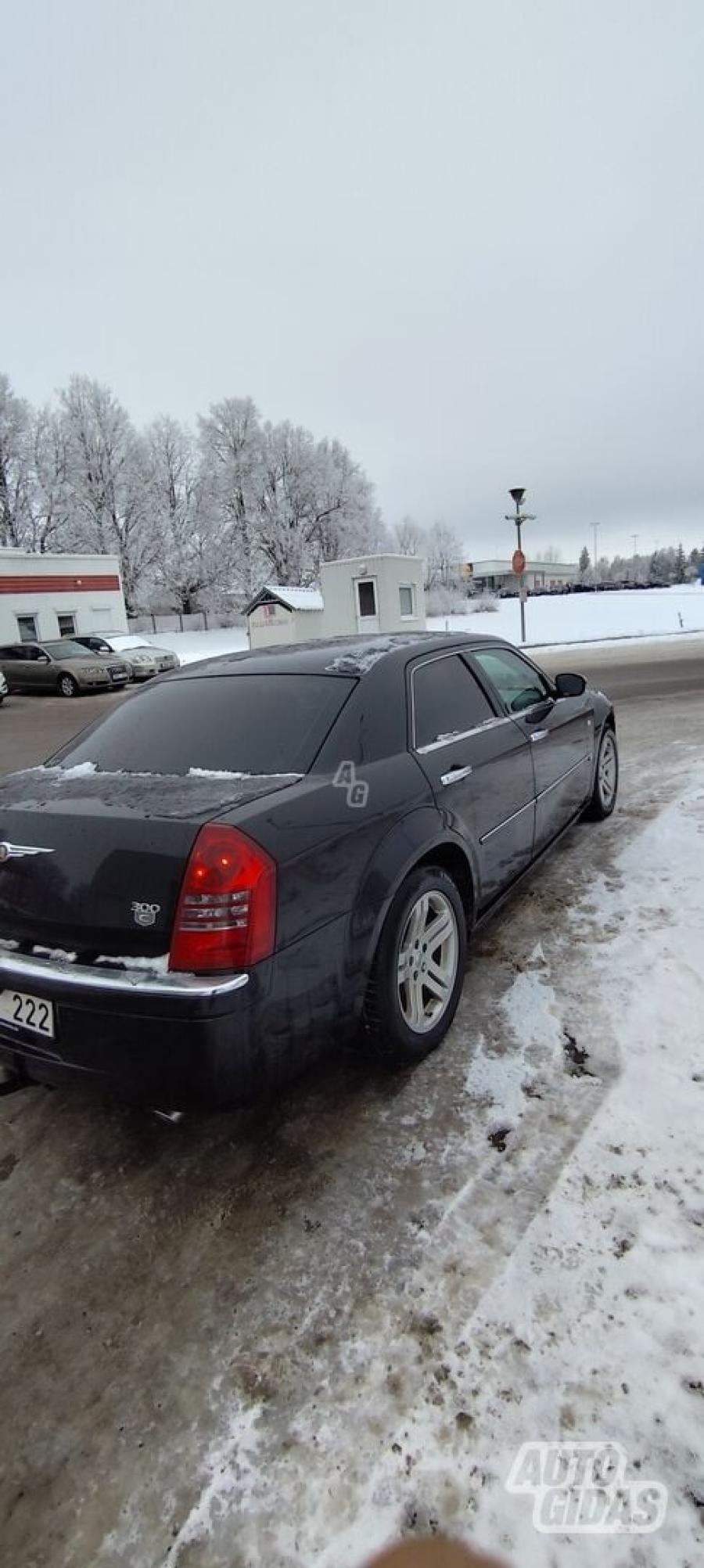 Black Chrysler 300C 2007 in Kaisiadorys, with an engine capacity of 3.00 L and mileage of 280 thousand km for 3700 €, photo 6 on AUTOMOTO.COM.LV