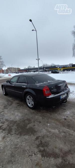 Black Chrysler 300C 2007 in Kaisiadorys, with an engine capacity of 3.00 L and mileage of 280 thousand km for 3700 €, photo 8 on AUTOMOTO.COM.LV