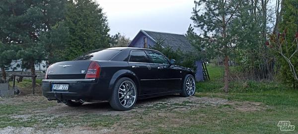 Melns Chrysler 300C 2007 Kaišiadorys, ar dzinēja tilpumu 3.00 L un nobraukumu 280 tūkst. km par 3700 €, foto 10 vietnē AUTOMOTO.COM.LV