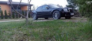 Black Chrysler 300C 2007 in Kaisiadorys, with an engine capacity of 3.00 L and mileage of 280 thousand km for 3700 €, photo 12 on AUTOMOTO.COM.LV