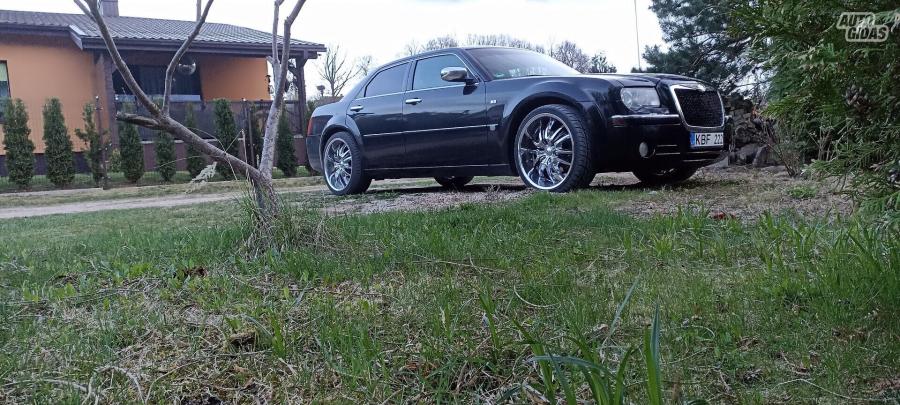 Black Chrysler 300C 2007 in Kaisiadorys, with an engine capacity of 3.00 L and mileage of 280 thousand km for 3700 €, photo 12 on AUTOMOTO.COM.LV