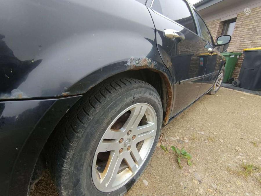 Black Chrysler 300C 2007 in Panevezys, with an engine capacity of 2.99 L and mileage of 367 thousand km for 2800 €, photo 5 on AUTOMOTO.COM.LV