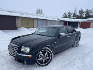 Black Chrysler 300C 2007 in Vilnius, with an engine capacity of 2.74 L and mileage of 354 thousand km for 1900 €, photo 2 on AUTOMOTO.COM.LV