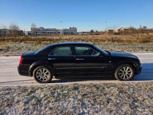 Black Chrysler 300C 2007 in Vilnius, with an engine capacity of 5.65 L and mileage of 147 thousand km for 5700 €, photo 2 on AUTOMOTO.COM.LV