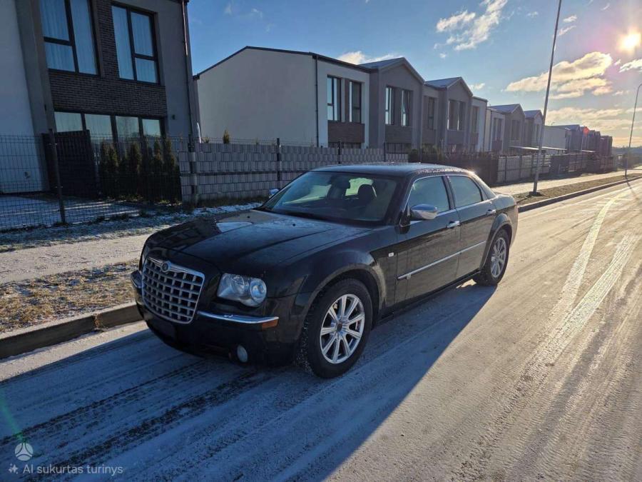 Black Chrysler 300C 2007 in Vilnius, with an engine capacity of 5.65 L and mileage of 147 thousand km for 5700 €, photo 3 on AUTOMOTO.COM.LV