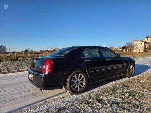 Black Chrysler 300C 2007 in Vilnius, with an engine capacity of 5.65 L and mileage of 147 thousand km for 5700 €, photo 8 on AUTOMOTO.COM.LV