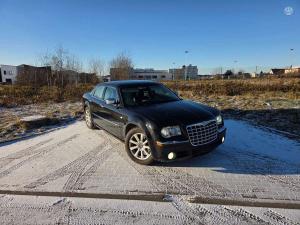 Black Chrysler 300C 2007 in Vilnius, with an engine capacity of 5.65 L and mileage of 147 thousand km for 5700 €, photo 9 on AUTOMOTO.COM.LV