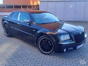 Melns Chrysler 300C 2007 Klaipėda, ar dzinēja tilpumu 3.00 L un nobraukumu 320 tūkst. km par 2500 €, foto  vietnē AUTOMOTO.COM.LV
