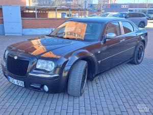 Melns Chrysler 300C 2007 Klaipėda, ar dzinēja tilpumu 3.00 L un nobraukumu 320 tūkst. km par 2500 €, foto 3 vietnē AUTOMOTO.COM.LV