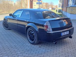 Melns Chrysler 300C 2007 Klaipėda, ar dzinēja tilpumu 3.00 L un nobraukumu 320 tūkst. km par 2500 €, foto 4 vietnē AUTOMOTO.COM.LV