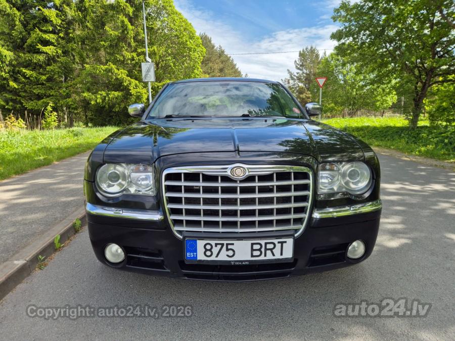 Black Chrysler 300C 2007 in Tallinn, with an engine capacity of 3.00 L and mileage of 236 thousand km for 2999 €, photo 4 on AUTOMOTO.COM.LV