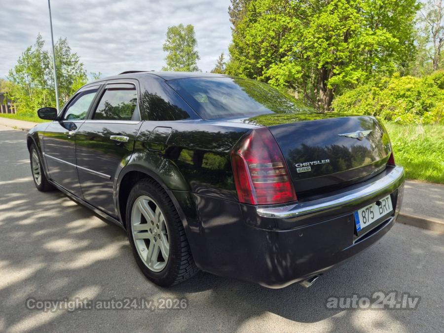 Black Chrysler 300C 2007 in Tallinn, with an engine capacity of 3.00 L and mileage of 236 thousand km for 2999 €, photo 7 on AUTOMOTO.COM.LV