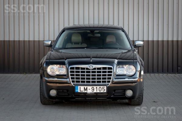 Melns Chrysler 300C 2007 Talsi, ar dzinēja tilpumu 3.00 L un nobraukumu 303 tūkst. km par 3990 €, foto 2 vietnē AUTOMOTO.COM.LV